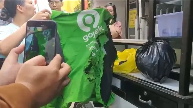 Jaket Sobek dan Sepatu Lusuh, Saksi Bisu Affan Kurniawan Driver Ojol ...