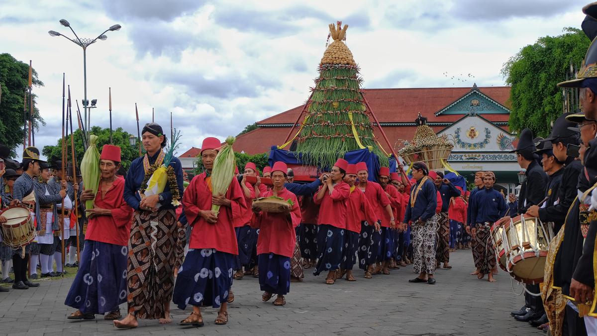 4 Tradisi yang Masih Tetap Dilestarikan Masyarakat Jawa - Lifestyle ...