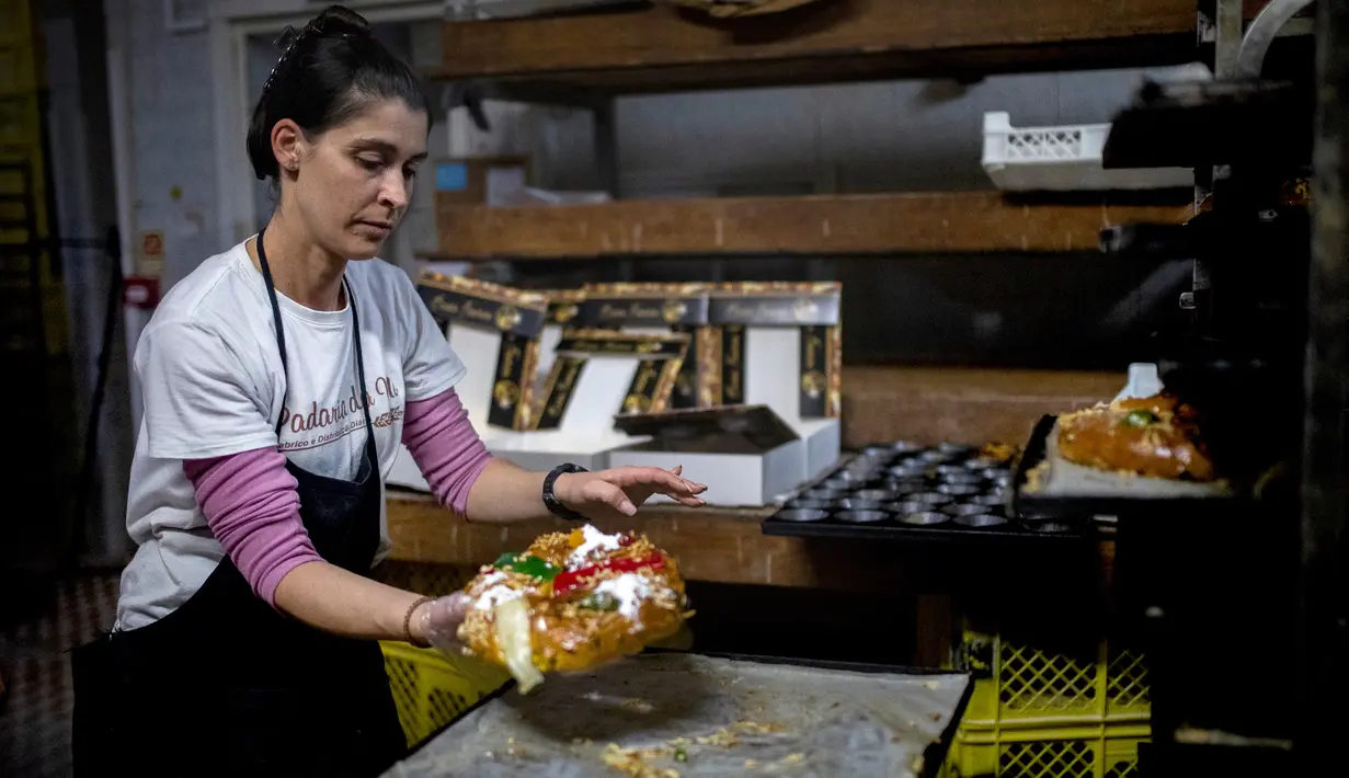Melihat Pembuatan Bolo Rei, Kue Tradisional yang Jadi Sajian Khas Natal ...