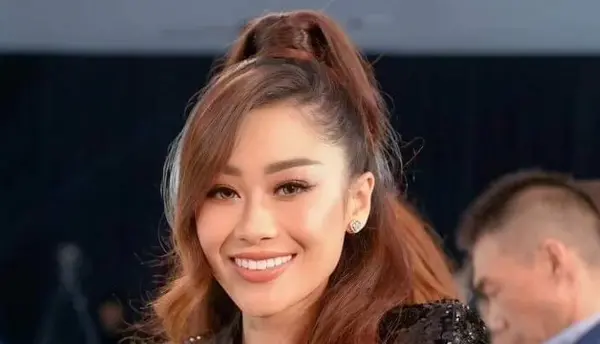 Mengenal Whani Darmawan, Pemeran Darsam dalam Film Bumi Manusia ...