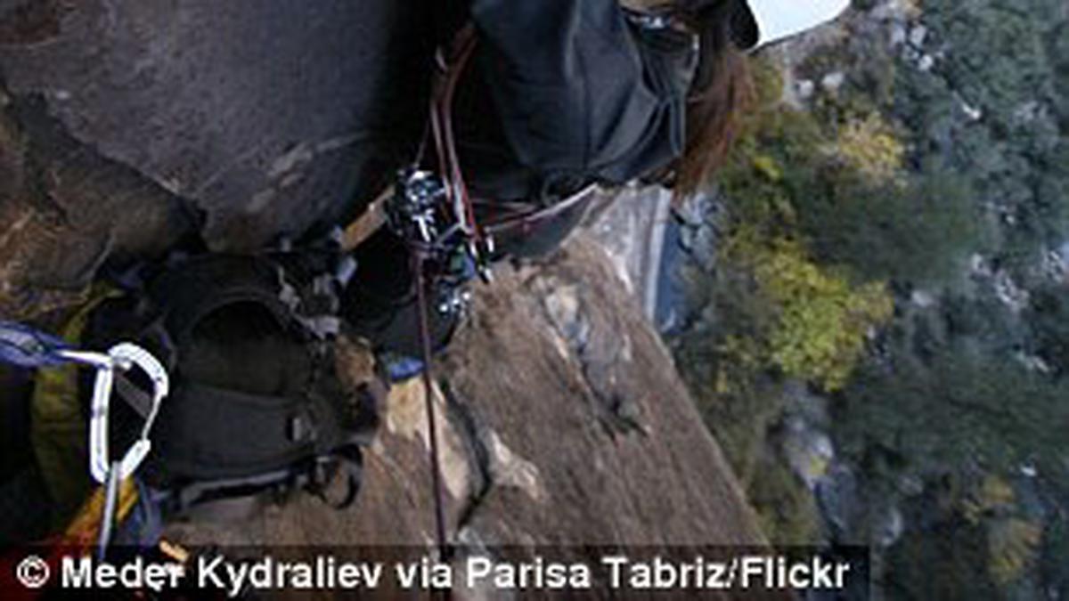 Kenalan Sama Hacker Cantik Parisa Tabriz Yuk! - Photo Fimela.com