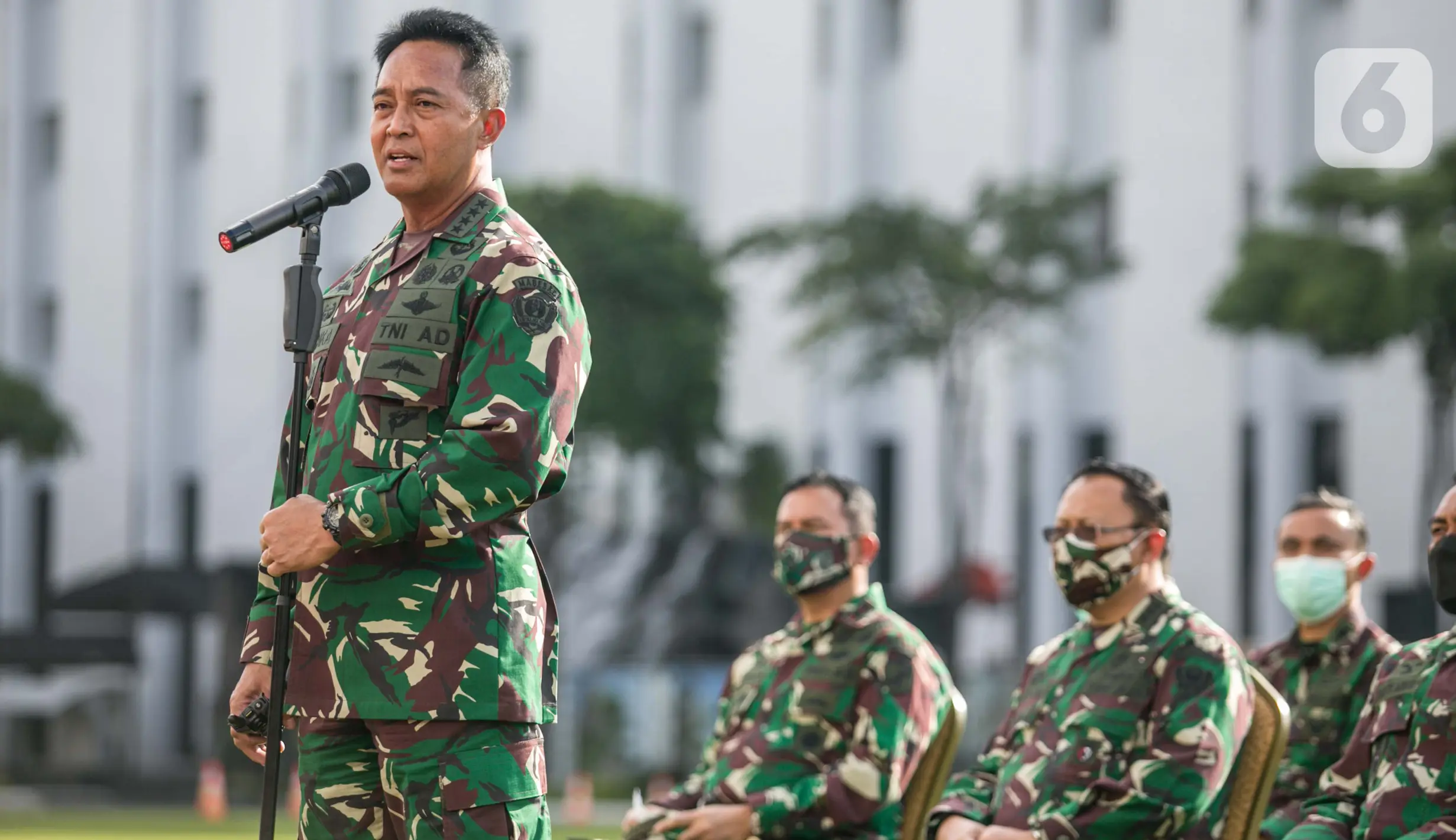 FOTO: Kasad TNI Andika Perkenalkan Identitas Baru Aprilia Manganang ...