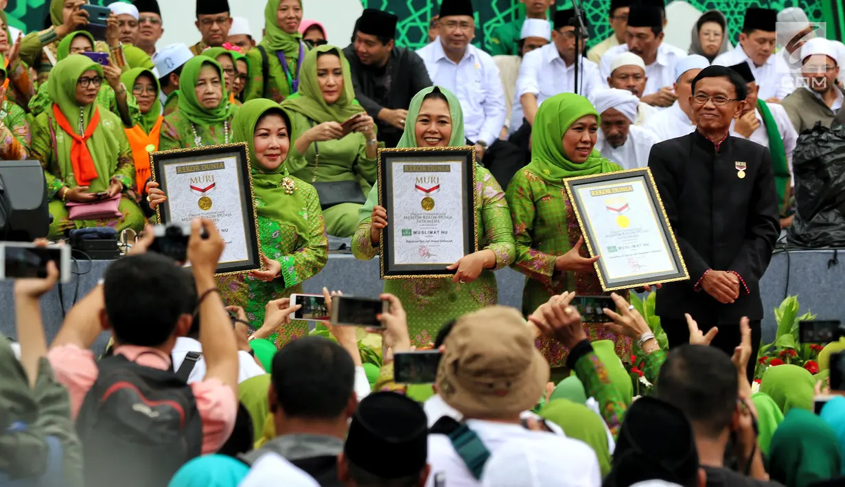 FOTO: Berkain Sarung, Jokowi Hadiri Harlah ke-73 Muslimat NU - Foto ...