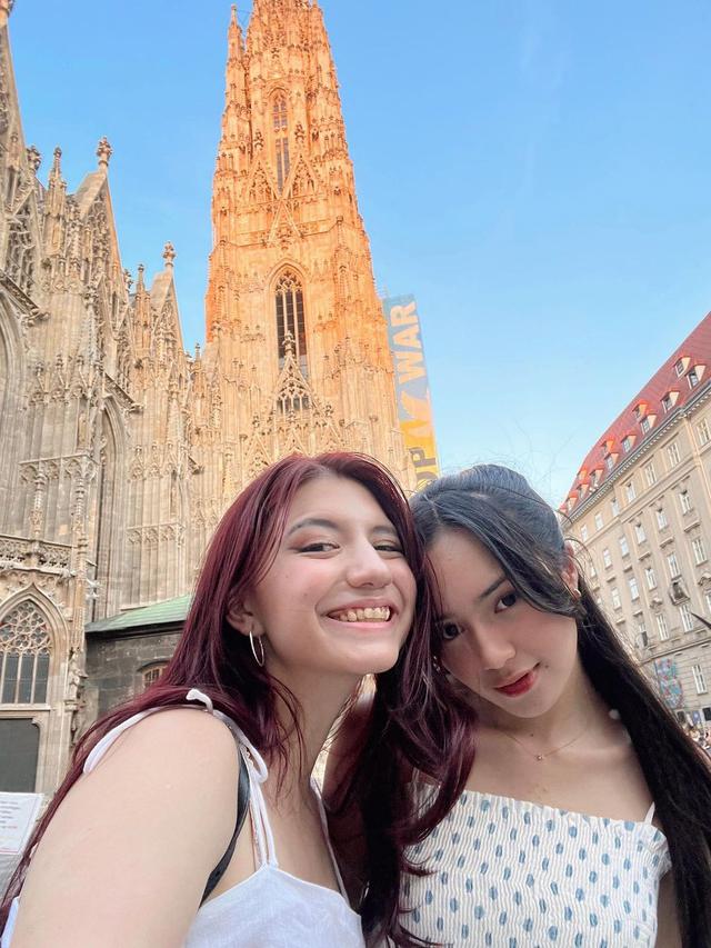 7 Potret Seru Beby Tsabina dan Cassandra Lee Liburan di Vienna, Kompak ...