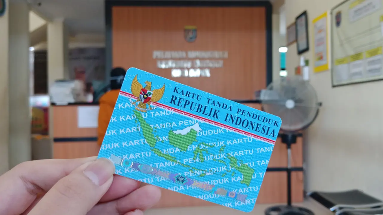 Warga Jakarta Cetak Ulang e-KTP Saat DKI Ganti Nama Jadi DKJ, Warganet ...