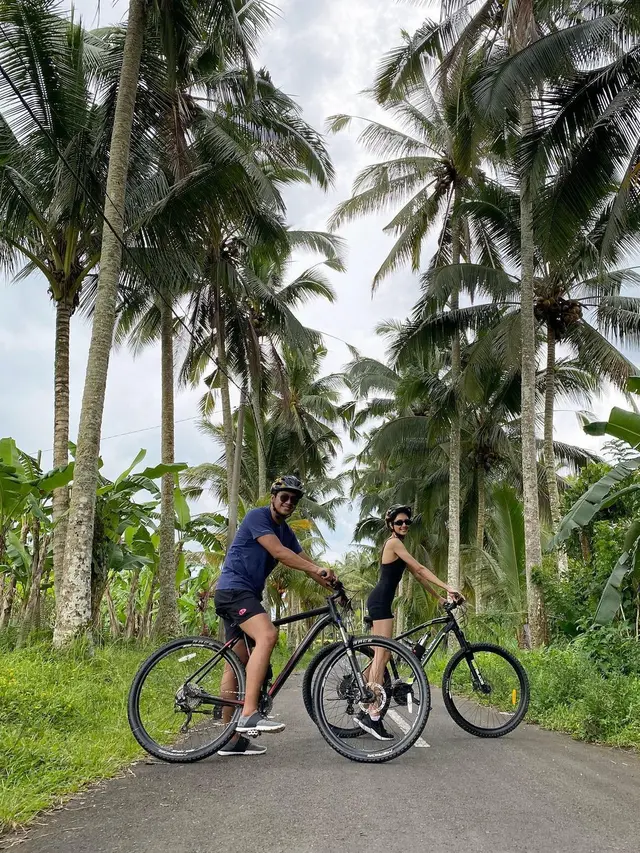 6 Potret Mikha Tambayong dan Deva Mahenra Bulan Madu di Bali - Hot ...