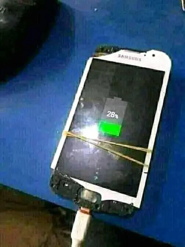 6 Potret Perjuangan Pakai HP Rusak Ini Penuh Liku-Liku, Ngenes Banget ...