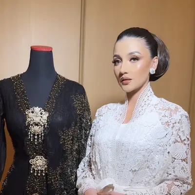 5 Ciri Khas Kebaya Yogyakarta yang Penuh Makna Kebudayaan - Fashion ...