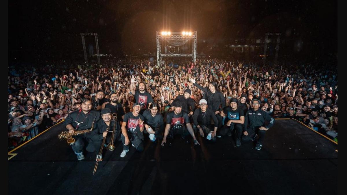 Dewa 19 Menggelar Konser Pesta Rakyat Spektakuler dalam Tur Sumatera di ...