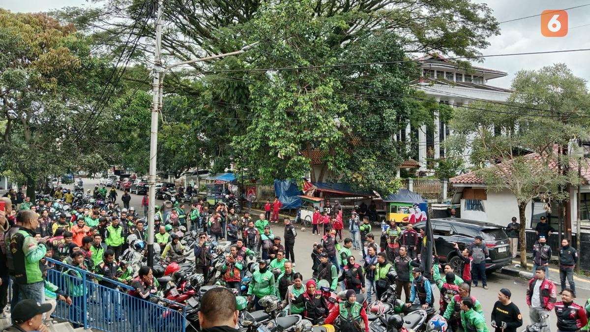 Ratusan Pengemudi Ojol di Sukabumi Mogok Narik, Tuntut Hapus Sistem ...