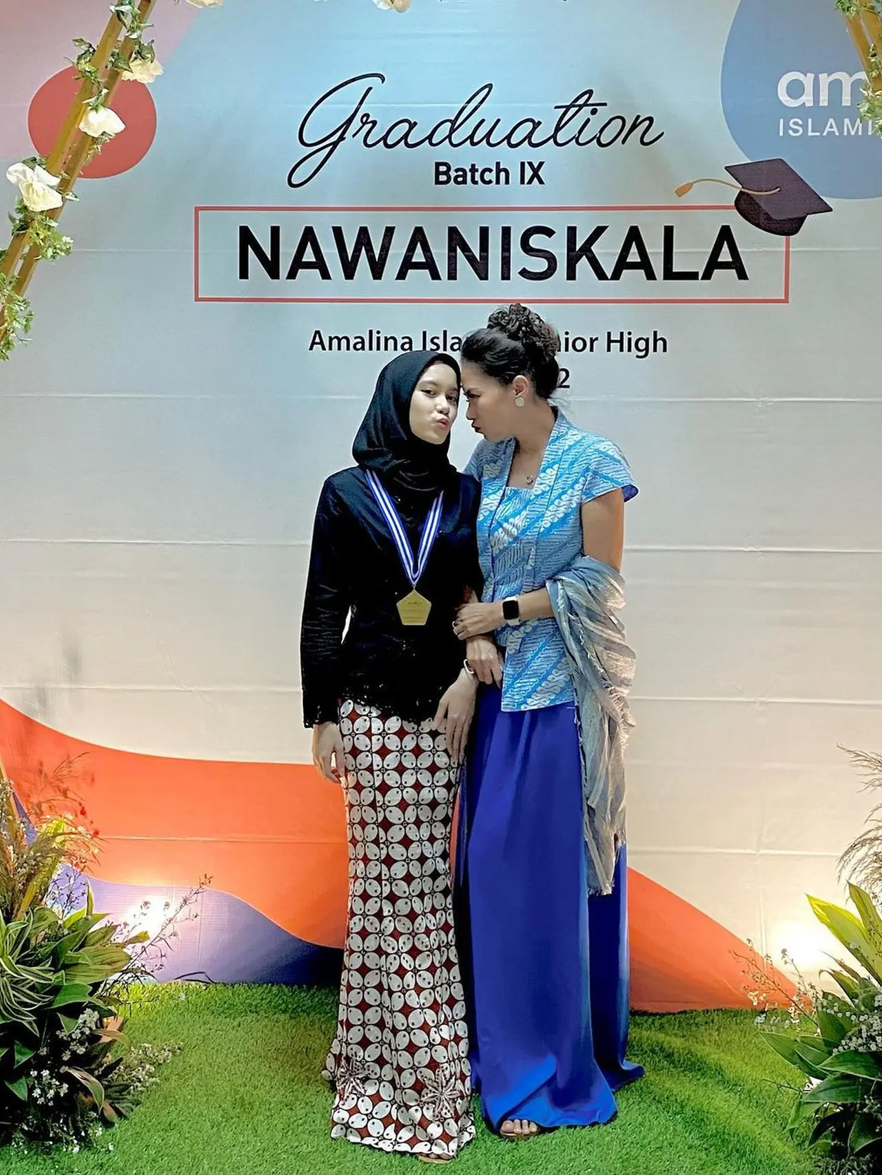 Jarang Tersorot, Potret Anak Kembar Fadlan Muhammad Wisuda SMP, Ganteng ...