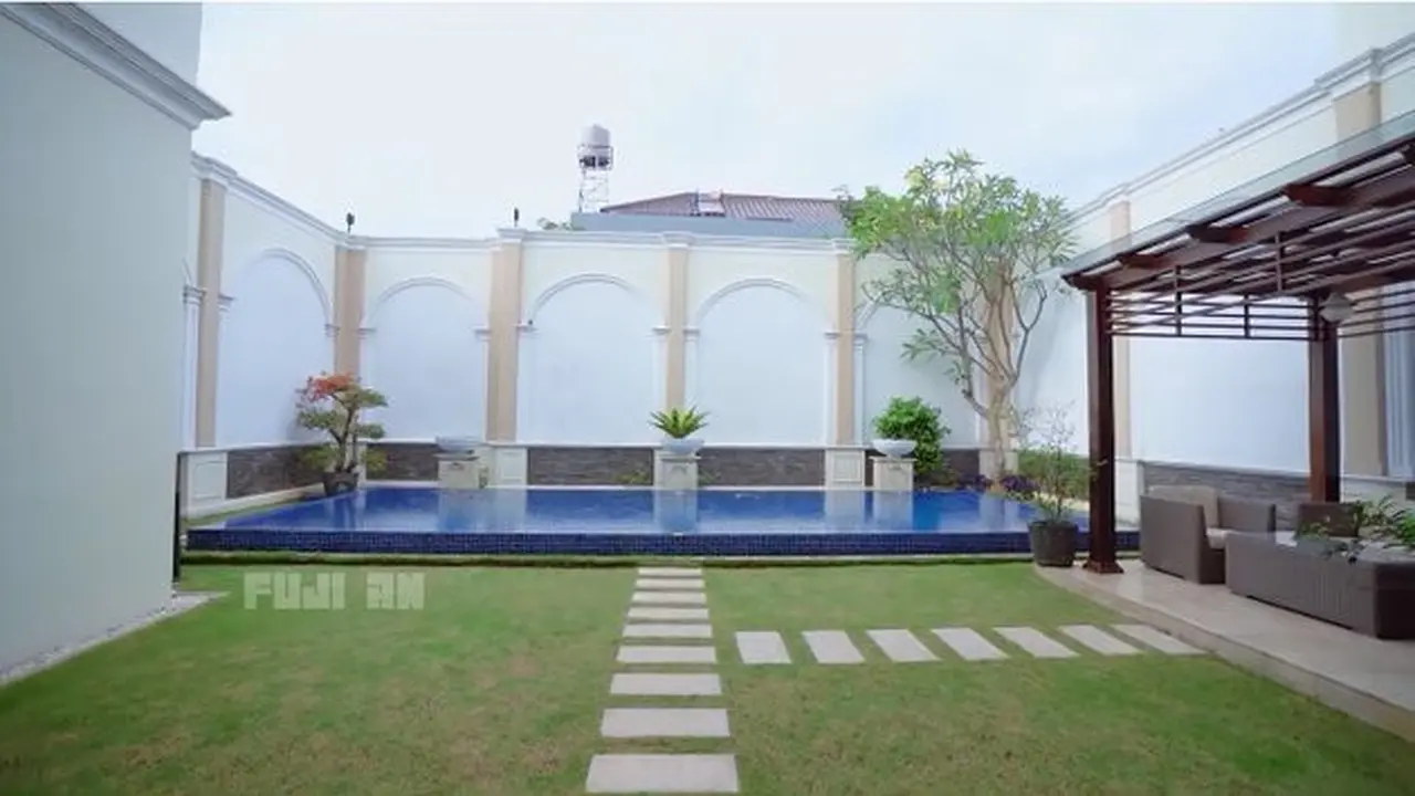 7 Potret Rumah Mewah Milik Fuji di Cilandak, Ditaksir Capai Rp 12 ...