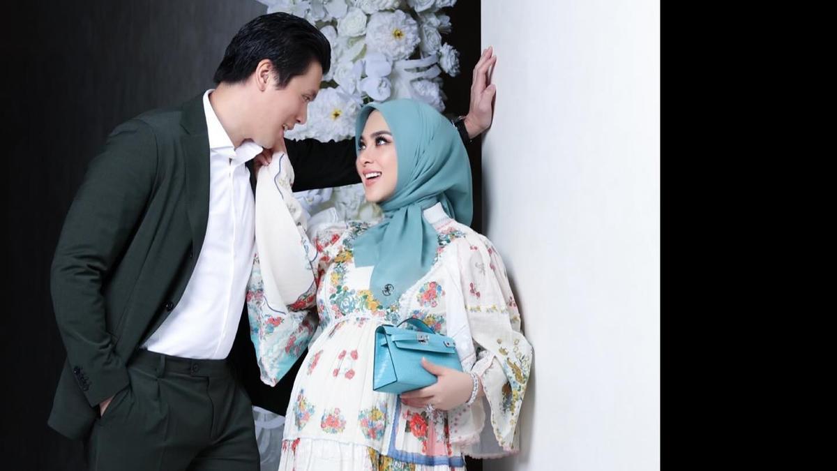 Hamil Besar, Syahrini Bagikan Potret Romantis Bersama Reino Barack - Foto Liputan6.com