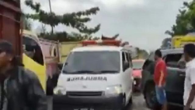 Angkutan Batu Bara Biang Kerok Macet 22 Jam di Jambi, ESDM: Harus Bikin Jalan Sendiri! - Bisnis ...