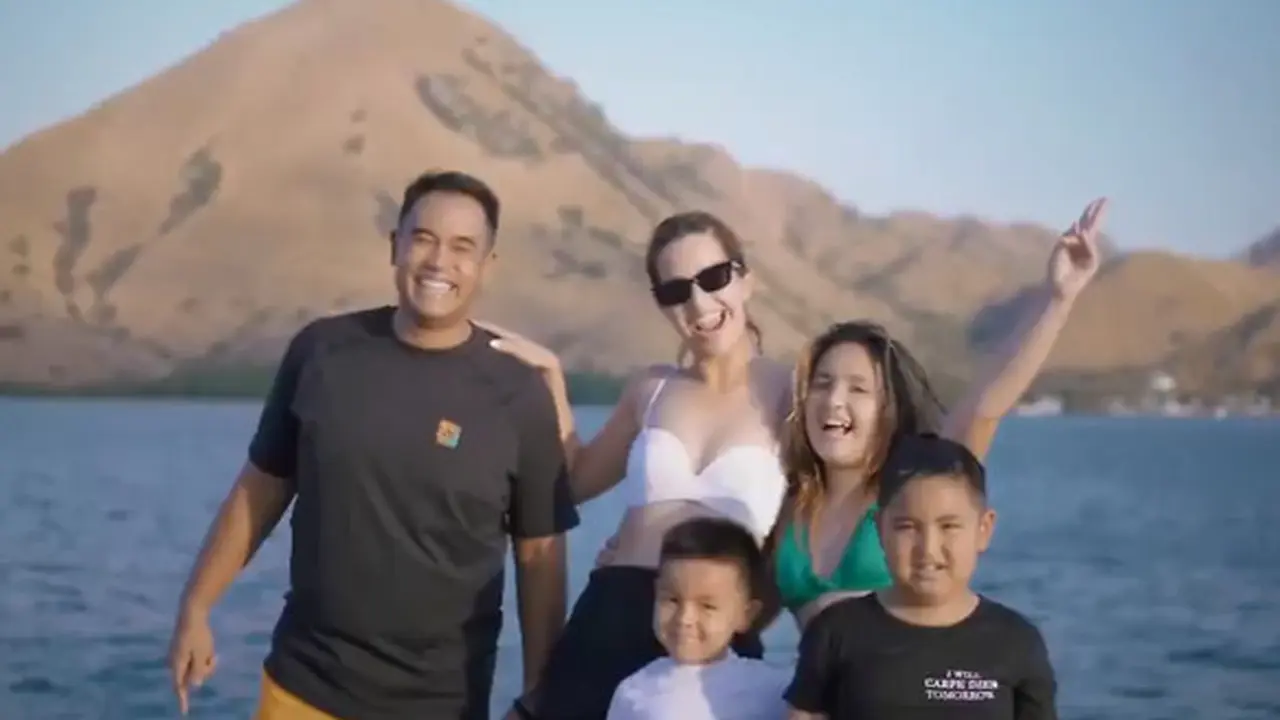 7 Inspirasi Outfit Liburan di Pantai ala Nia Ramadhani yang Liburan ...