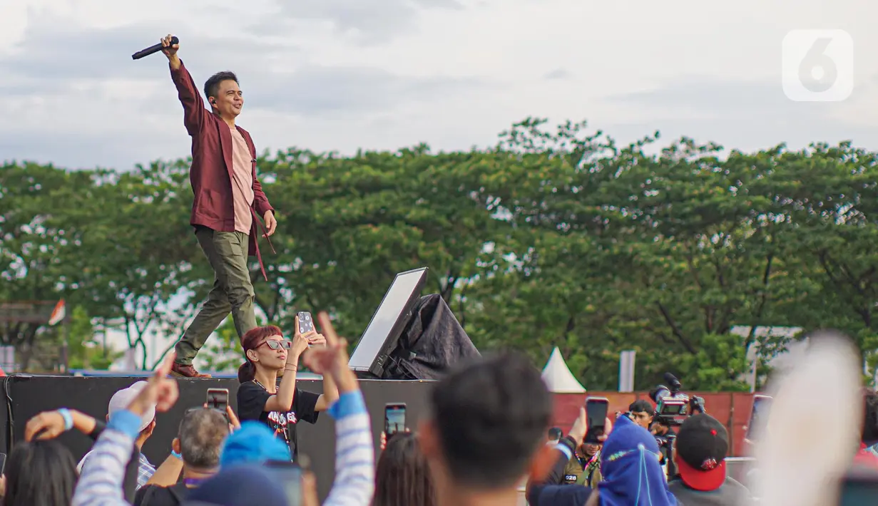 Bawakan Lagu-Lagu Hits, Base Jam Tampil Enerjik di Festival ManggungDi ...