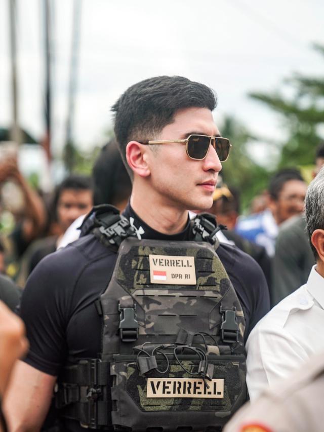 Top 3: Harga Rompi Taktis Mirip Verrel Bramasta Bikin Penasaran