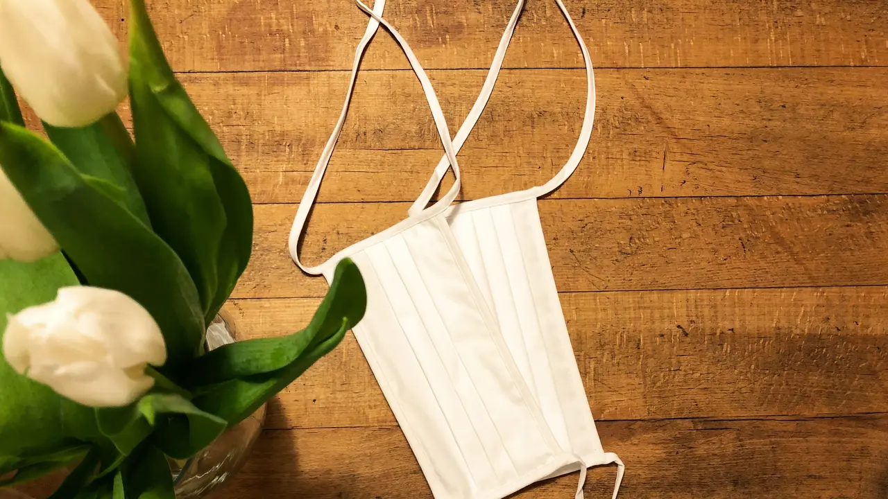 Cara Praktis Membuat Masker Kain dengan Teknik Tie Dye di Rumah ...