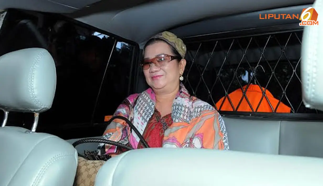 [FOTO] Usai Diperiksa KPK, Lusita Senyum-Senyum - Foto Liputan6.com