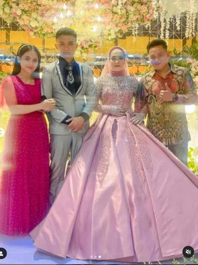 6 Potret Putri DA dan Calon Suami yang Jarang Tersorot, Sudah Resmi Tunangan - Hot Liputan6.com