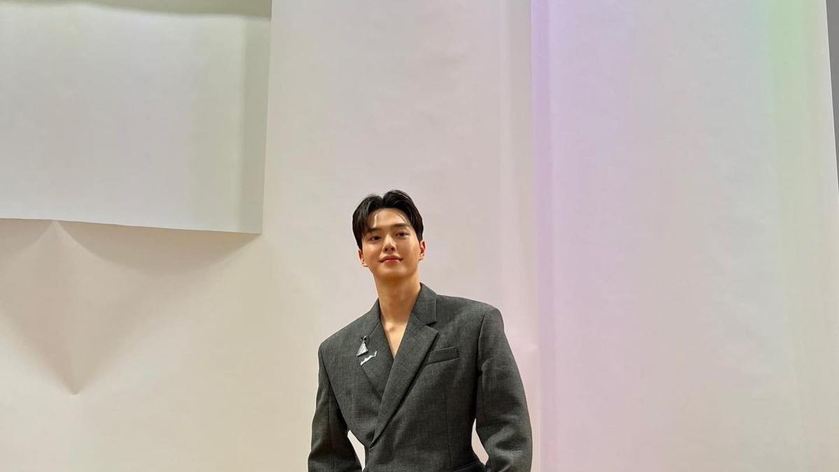 Pesona Song Kang di Show Prada yang Bikin Warganet Menjerit - Fashion ...