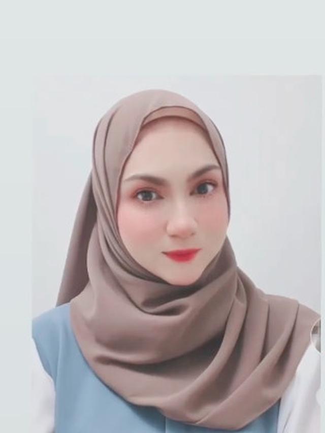 6 Potret Alessia Cestaro Kenakan Hijab, Tampil Makin Anggun - Hot ...