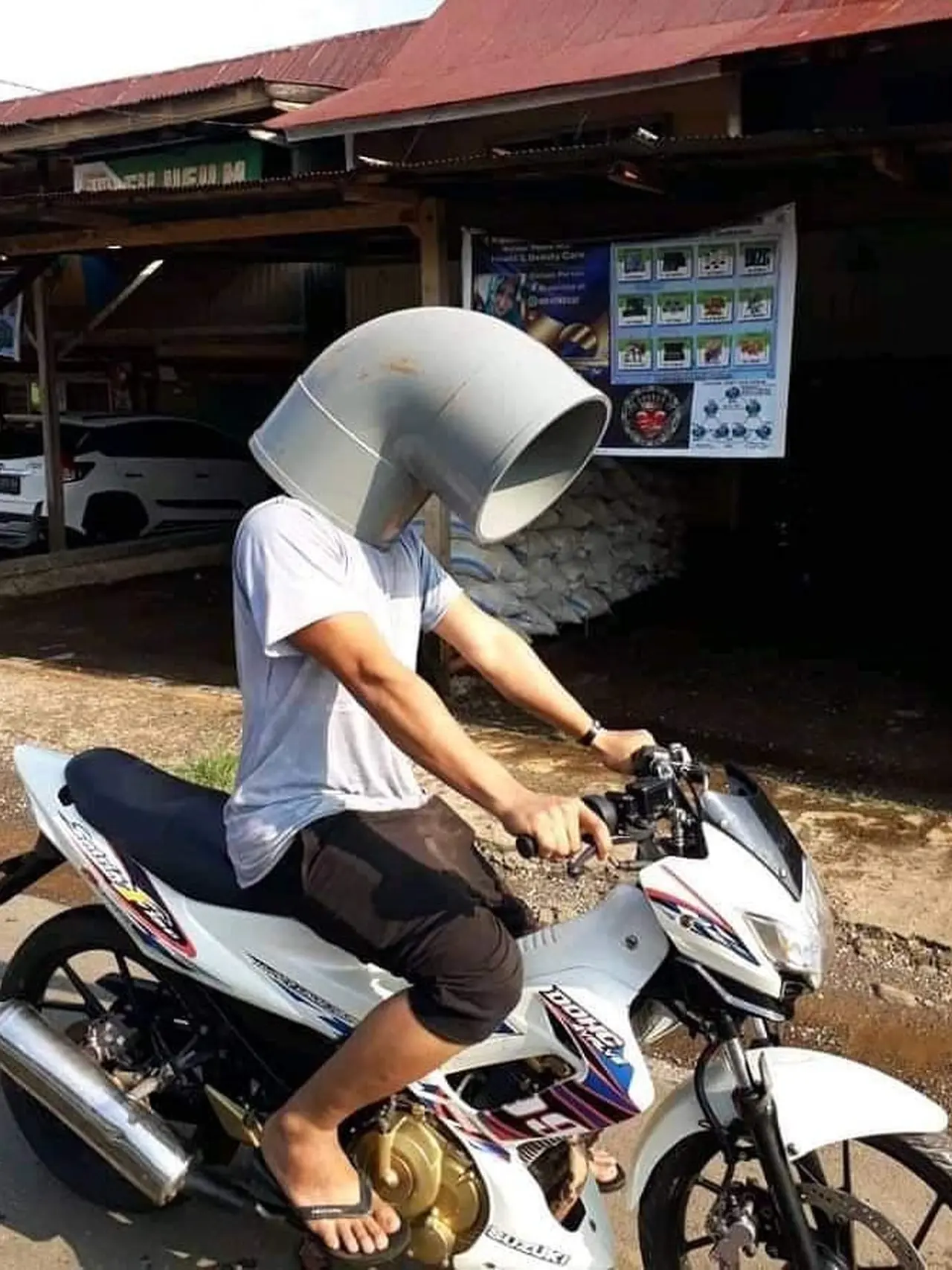 6 Gaya Nyeleneh Bapak-Bapak Bawa Motor Ini Bikin Tepuk Jidat - Hot ...