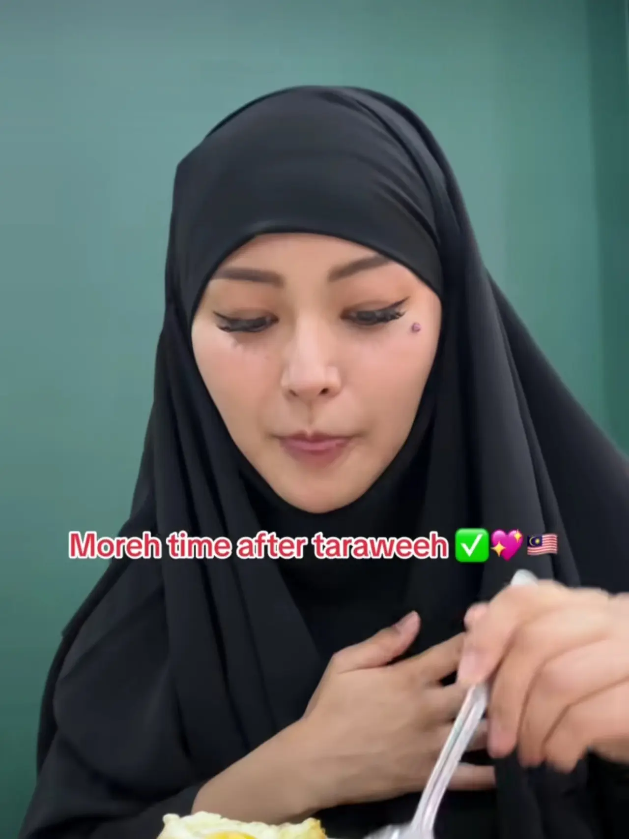 7 Potret Kae Asakura ‘Rae Lil Black’ Berhijab Usai Masuk Islam, Anggun ...