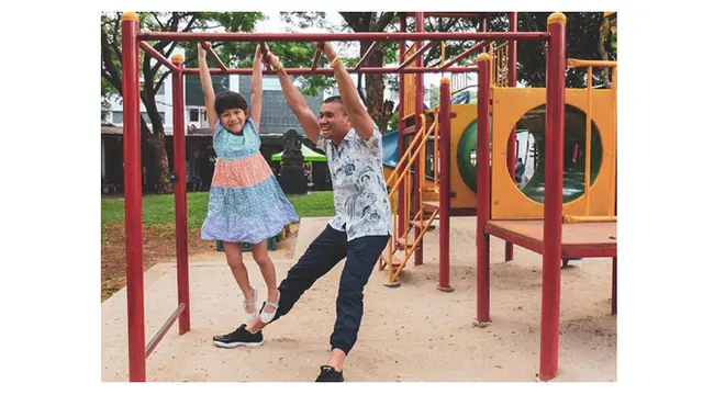 6 Potret Keseruan Samuel Rizal dengan Putrinya, Kompak Banget - Hot ...