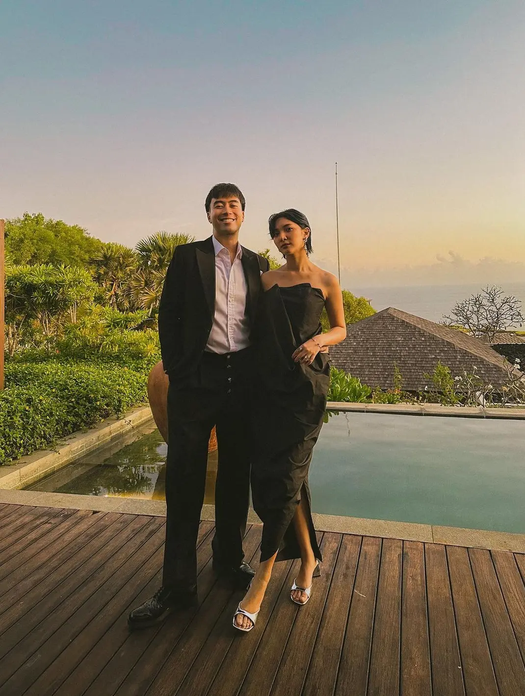 Sederet Potret Gaya Kondangan Pasutri Vidi Aldiano dan Sheila Dara yang ...