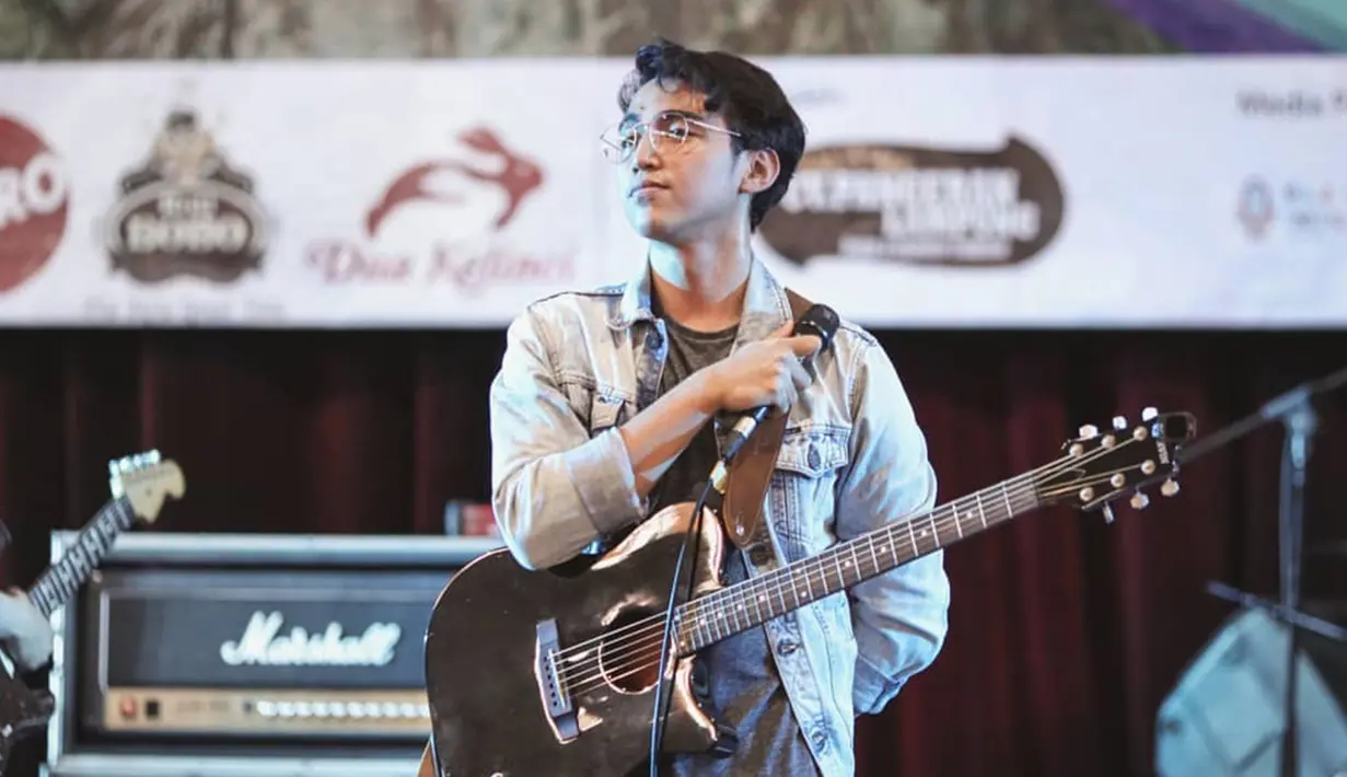 FOTO: Vadi Akbar, Adik Vidi Aldiano yang Juga Bersuara Emas - Foto ...