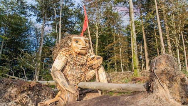 Pria Ini Buat Patung Troll Raksasa dari Kayu Daur Ulang, 6 Hasilnya ...