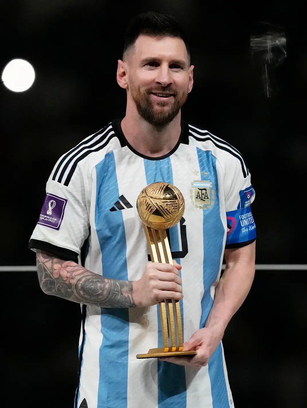 Lionel Messi Sabet Gelar Pemain Terbaik Piala Dunia 2022 - Foto ...