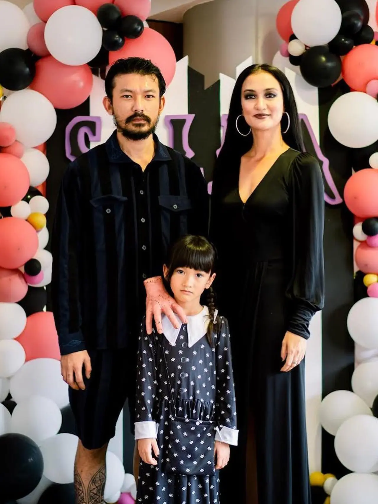 10 Potret Menggemaskan Salma Anak Rio Dewanto - Atiqah Hasiholan, Punya ...