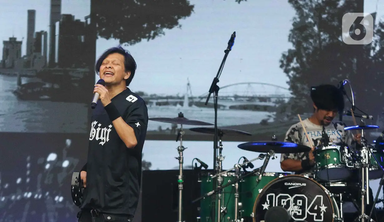 Tampil Energik, GIGI Hentak Panggung District Synchronize Fest 2024 - Foto Liputan6.com