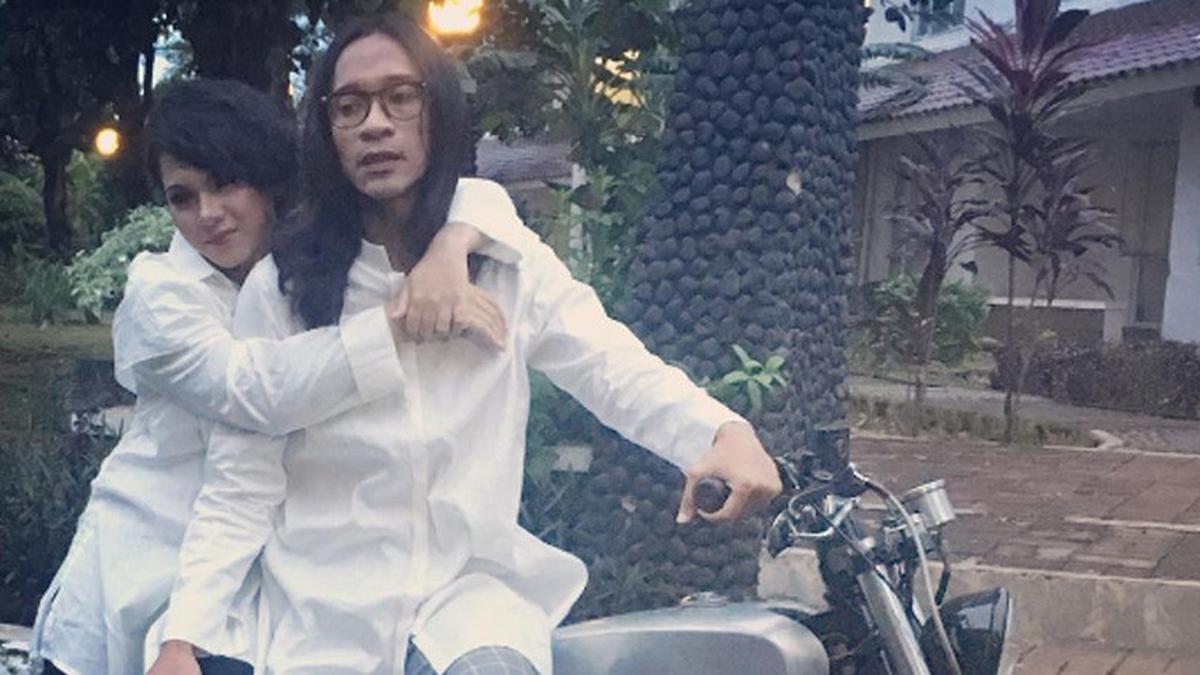 Pose Ini Bikin Istri Aming Kembali Terlihat Gagah - ShowBiz Liputan6.com