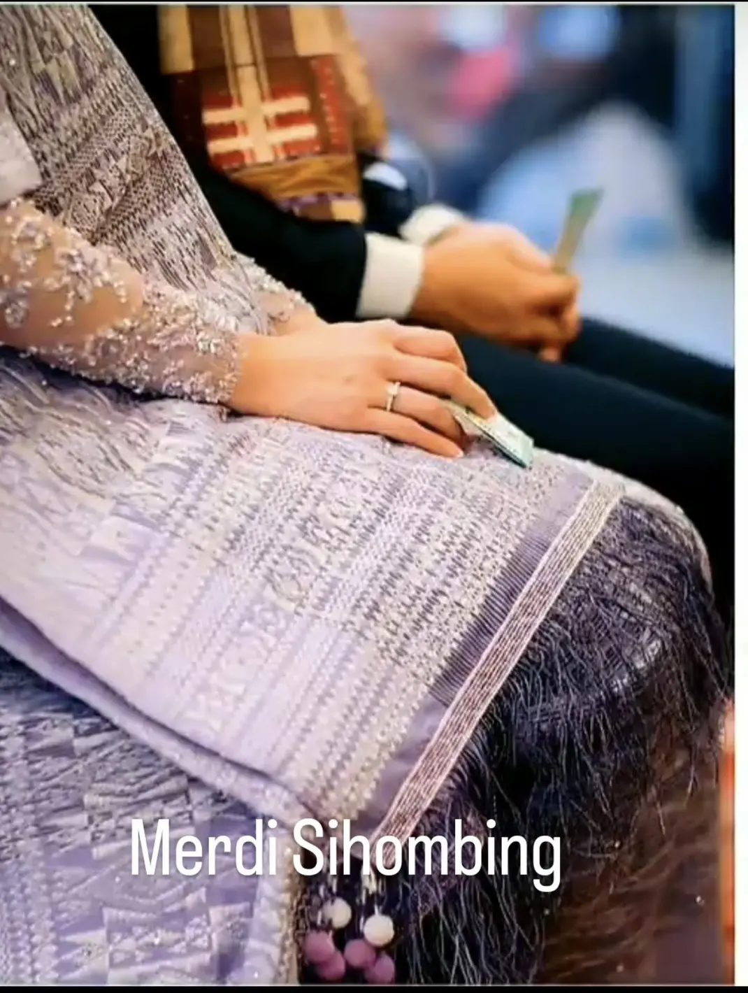 10 Potret Bercerita Mewahnya Kain Tenun Songket Ulos Lavender Warna Favorit Jessica Mila dari ...