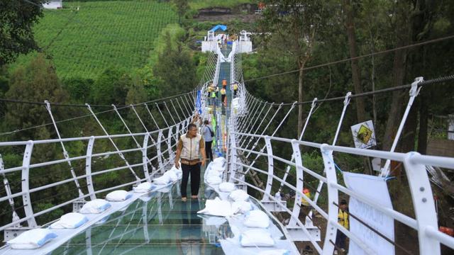 Apa Kabar Proyek Jembatan Gantung Kaca Seruni Point di Bromo ...