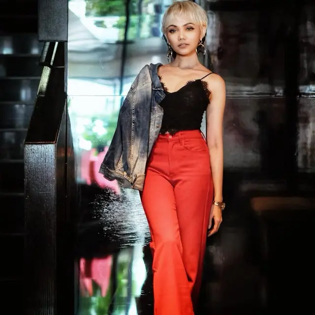 Disebut Terlalu Kurus, Ini 6 Potret Terbaru Penampilan Rina Nose - Hot ...