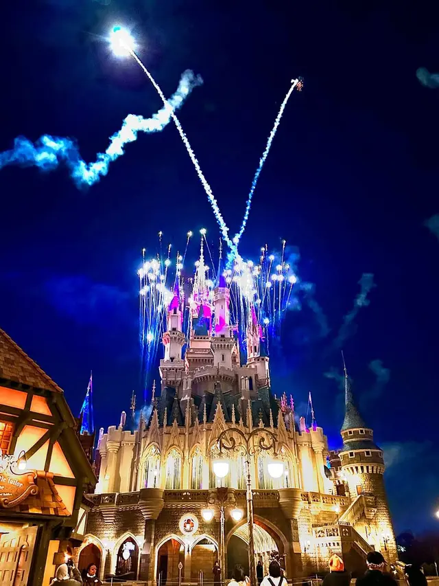 7 Potret Inara Rusli Ajak Anak Liburan di Disneyland Tokyo, Destinasi ...