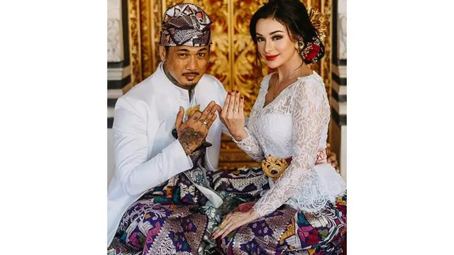 6 Artis Ini Gelar Pernikahan Pakai Adat Bali, Ada Laura Theux dan Indra Brotolaras - Hot ...