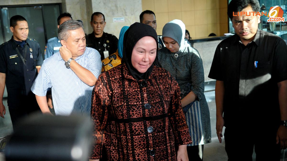 Keluarga Ratu Atut: Status Tersangka Dipaksakan - News Liputan6.com