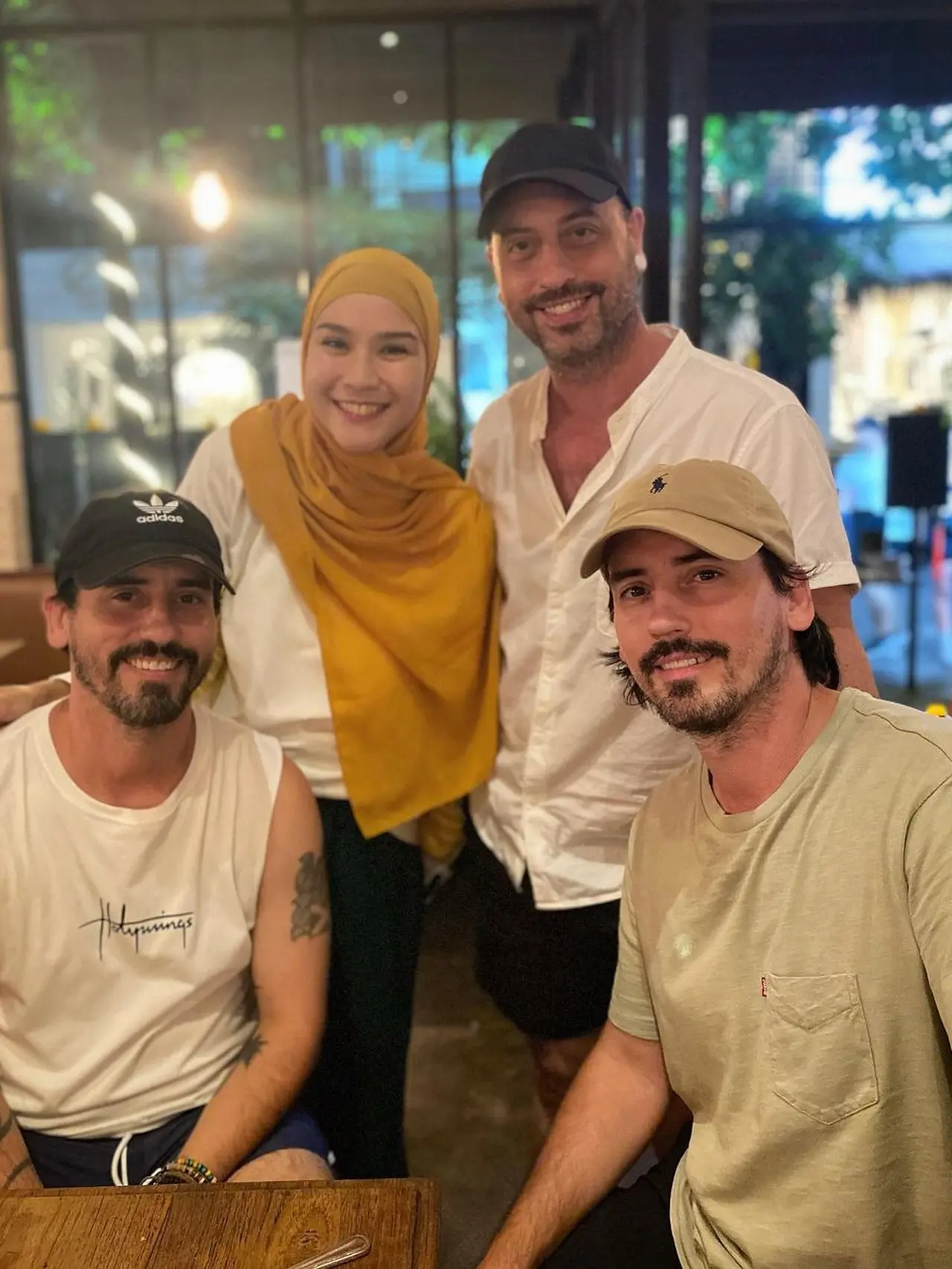 8 Potret Kebersaman Zaskia Adya Mecca dan Dave Moffatt, Kini Jadi ...