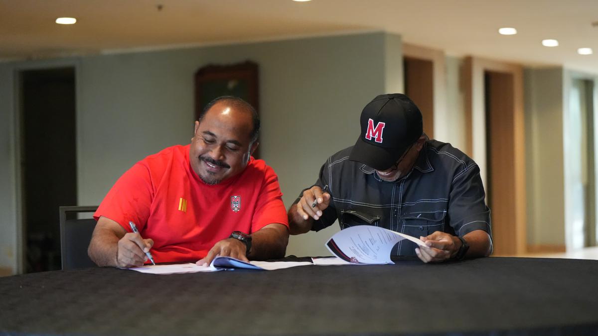 Resmi! Malut United Perpanjang Kontrak Duo Imran Nahumarury dan Yeyen ...