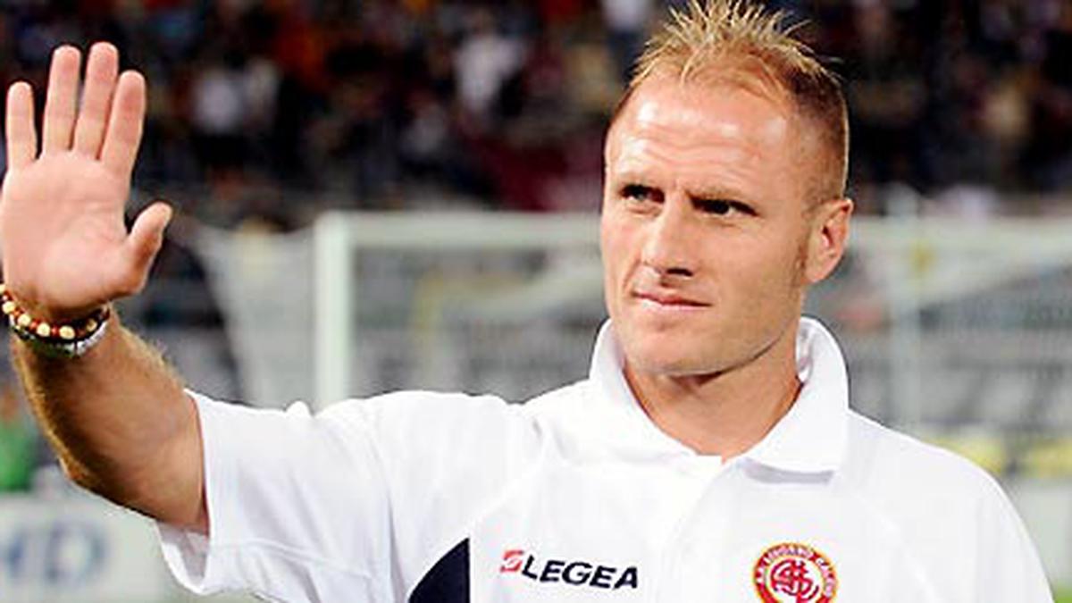 Livorno Pecat Ruotolo - Bola Liputan6.com