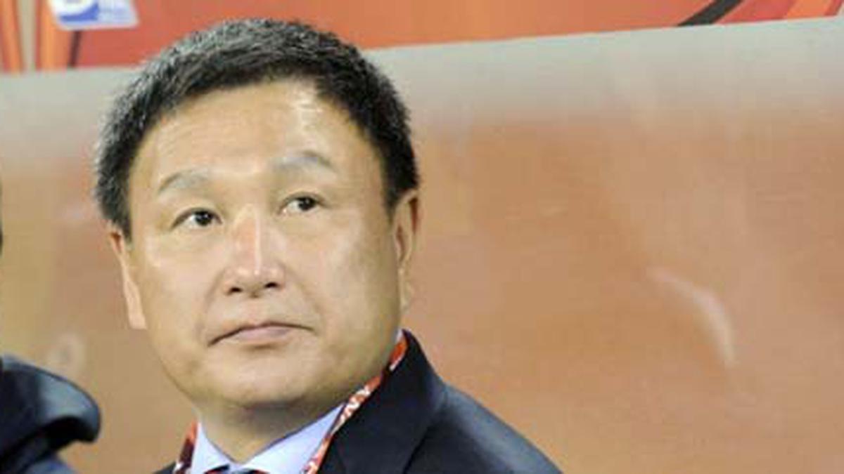 Jung-Moo Letakkan Jabatan