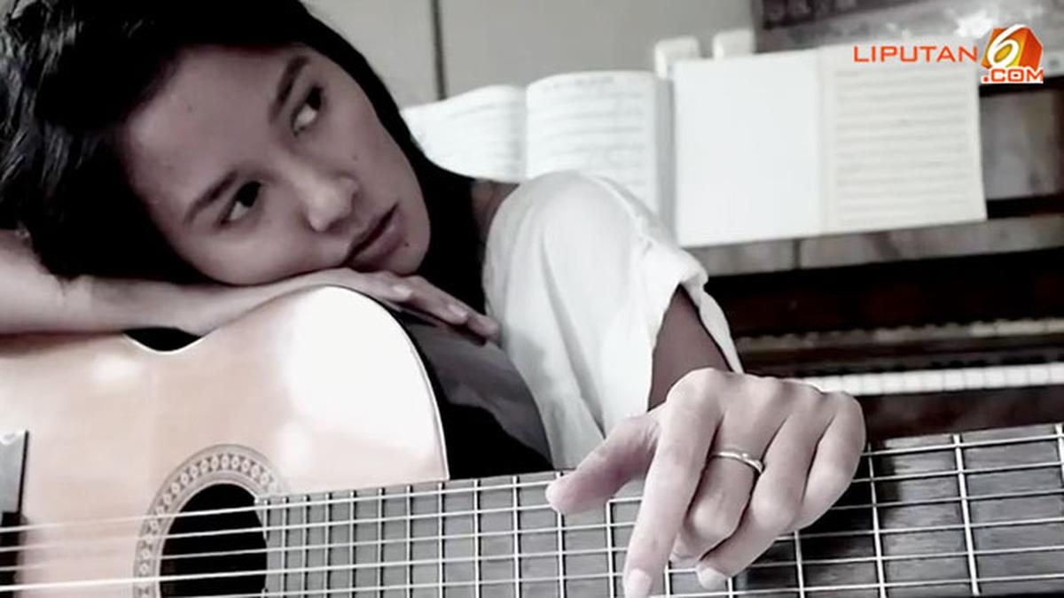 Jadi Pelatih Marching Band, Titi Sjuman Disiplin Tinggi - ShowBiz ...