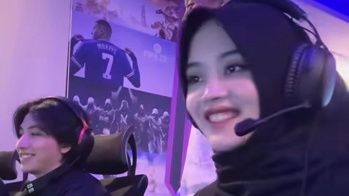 Potret Kompak Putri Delina Berbaju Hitam dengan Pacar, Peci Jeffry ...