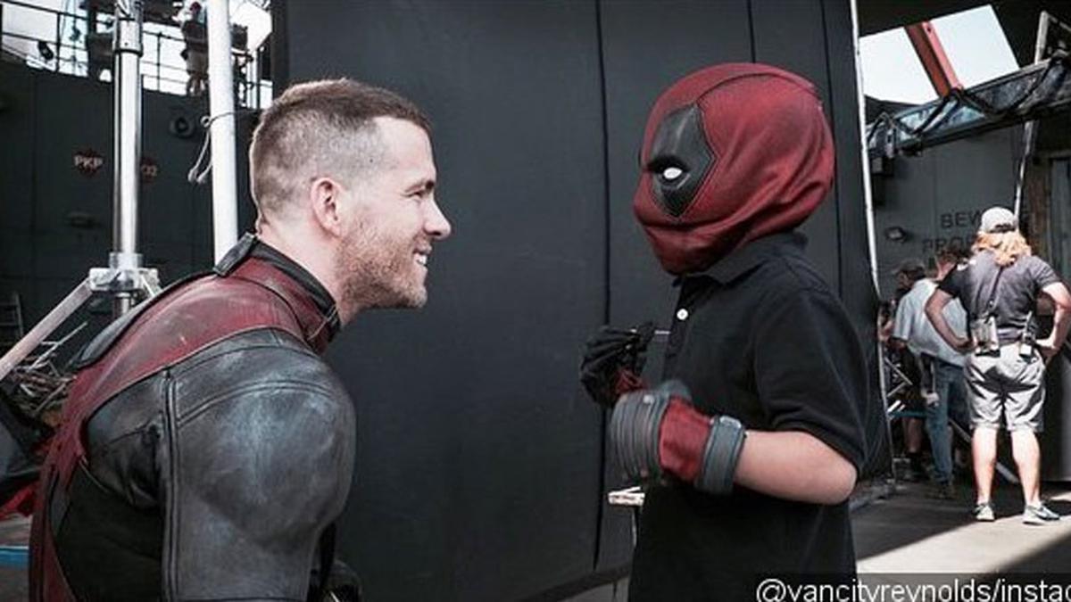 Pemeran Deadpool, Ryan Reynolds Punya Tato One Direction? - ShowBiz ...