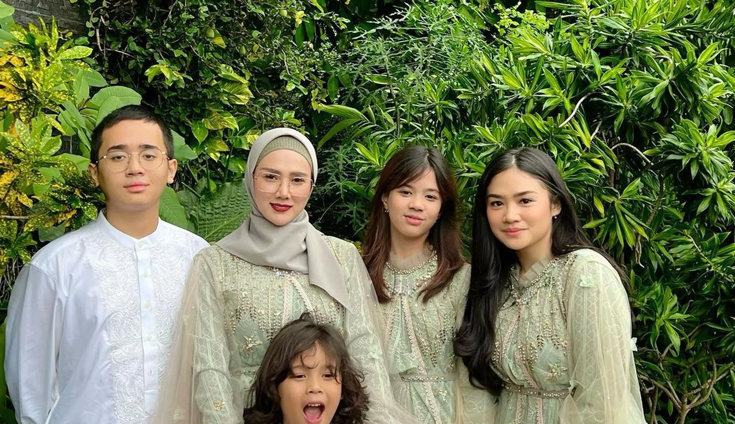 Pesona Tiarani Savitri Putri Sulung Mulan Jameela yang Baru Lulus ...